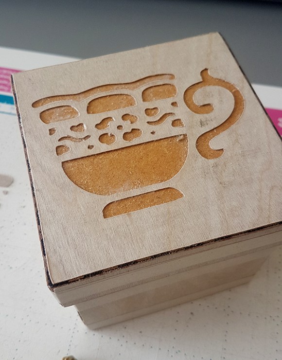 Distressed Tea Chest With Aladine – GENTLEMAN CRAFTER